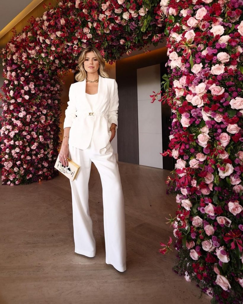 Carol Bassi realiza almoço intimista para celebrar lançamento de collab ...