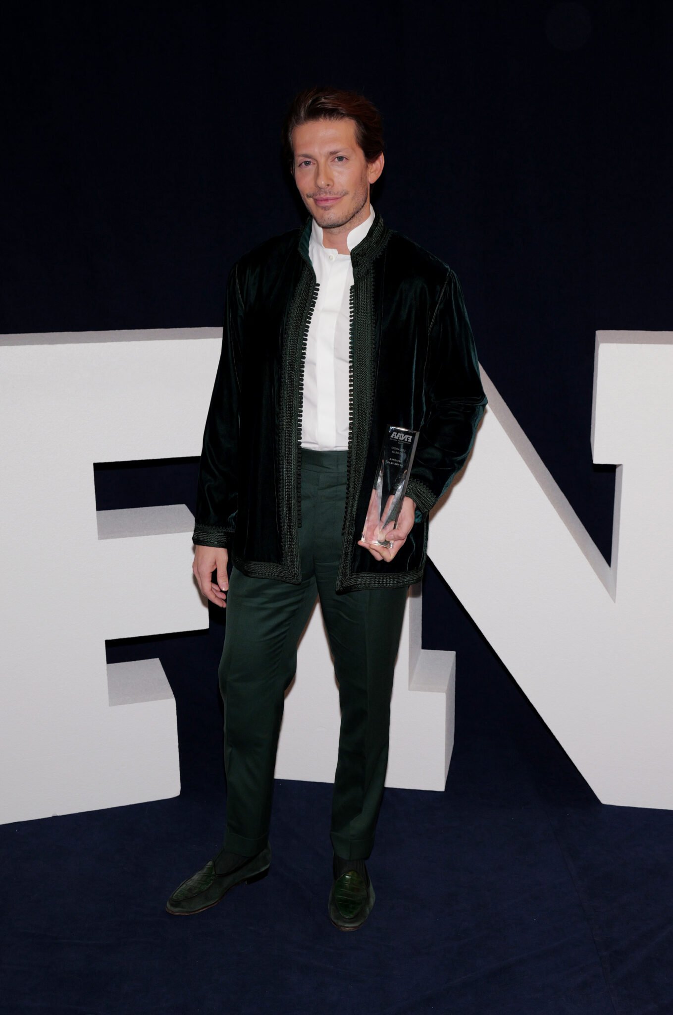 EDGARDO OSORIO É PREMIADO “DESIGNER DO ANO” NO FN ACHIEVEMENT AWARDS - Invoga